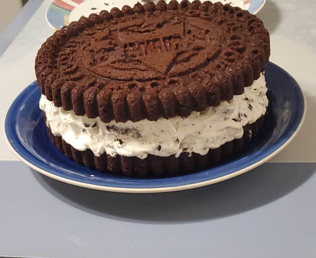 How to Make a Giant Oreo Cake - The Cooking Foodie