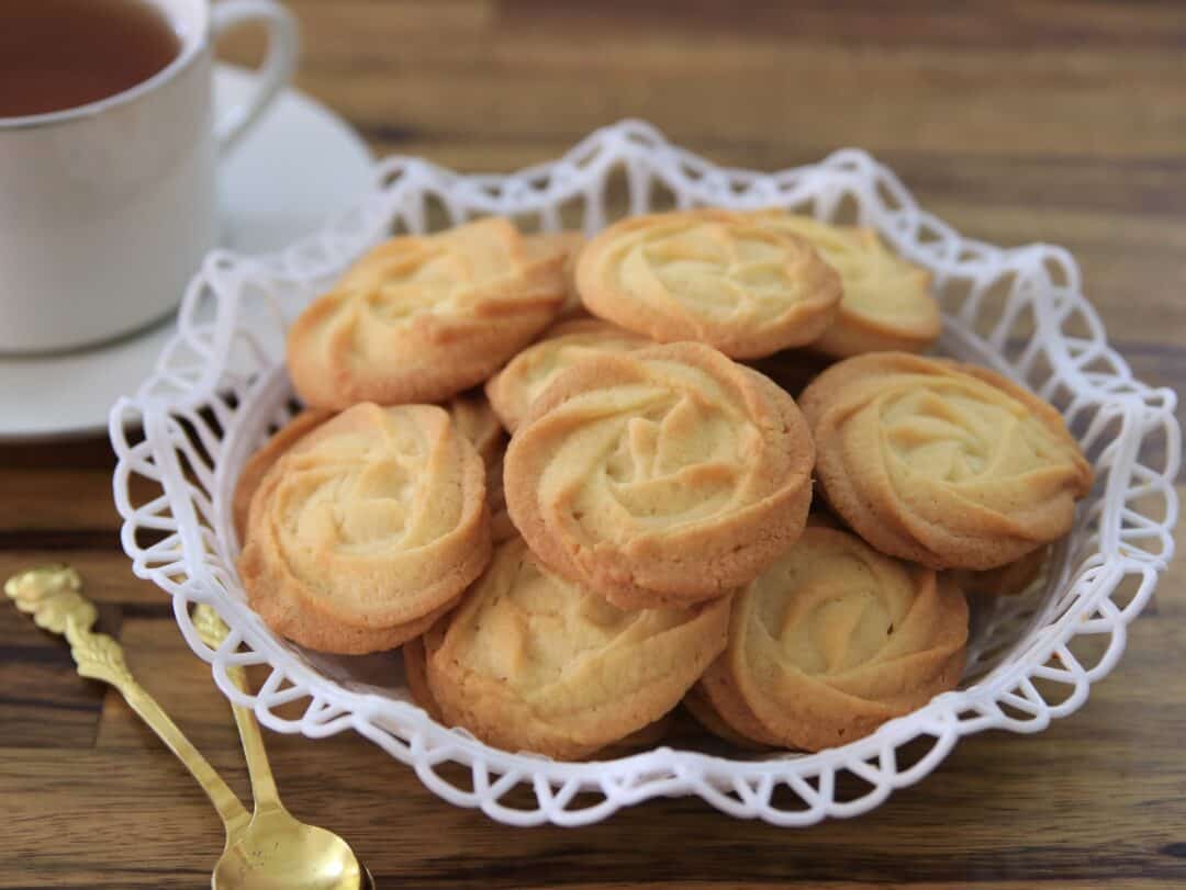 Melt in Your Mouth Butter Cookies Recipe - The Cooking Foodie