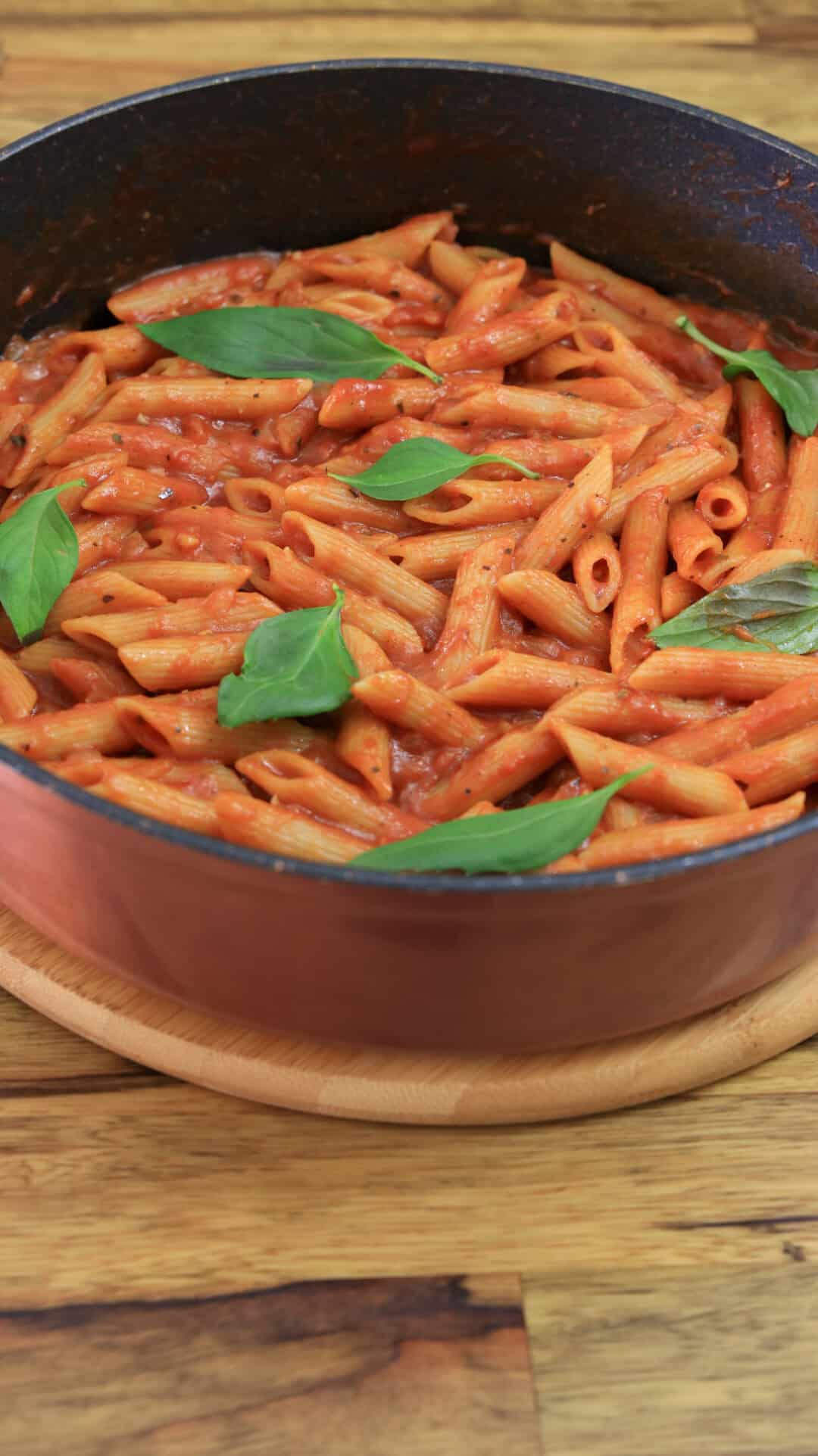 One Pot Pasta with Tomato Sauce - The Cooking Foodie