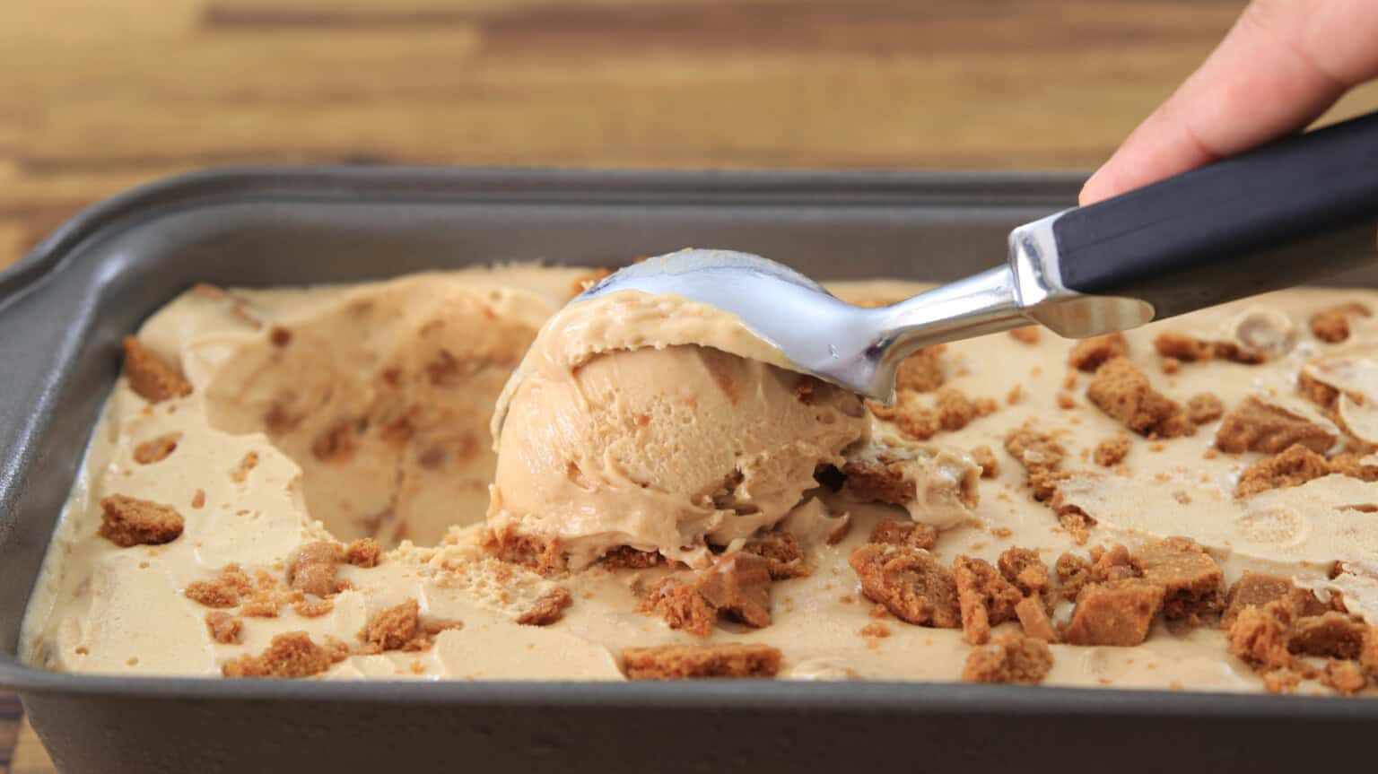 2-Ingredient Lotus Biscoff Mousse - The Cooking Foodie