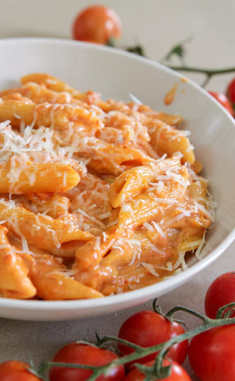 Rose Pasta Recipe (Pink Sauce Pasta) - The Cooking Foodie