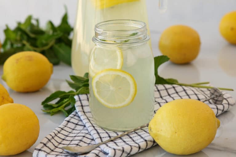 Easy Homemade Lemonade Recipe + Healthy Low Sugar Option - The Cooking ...