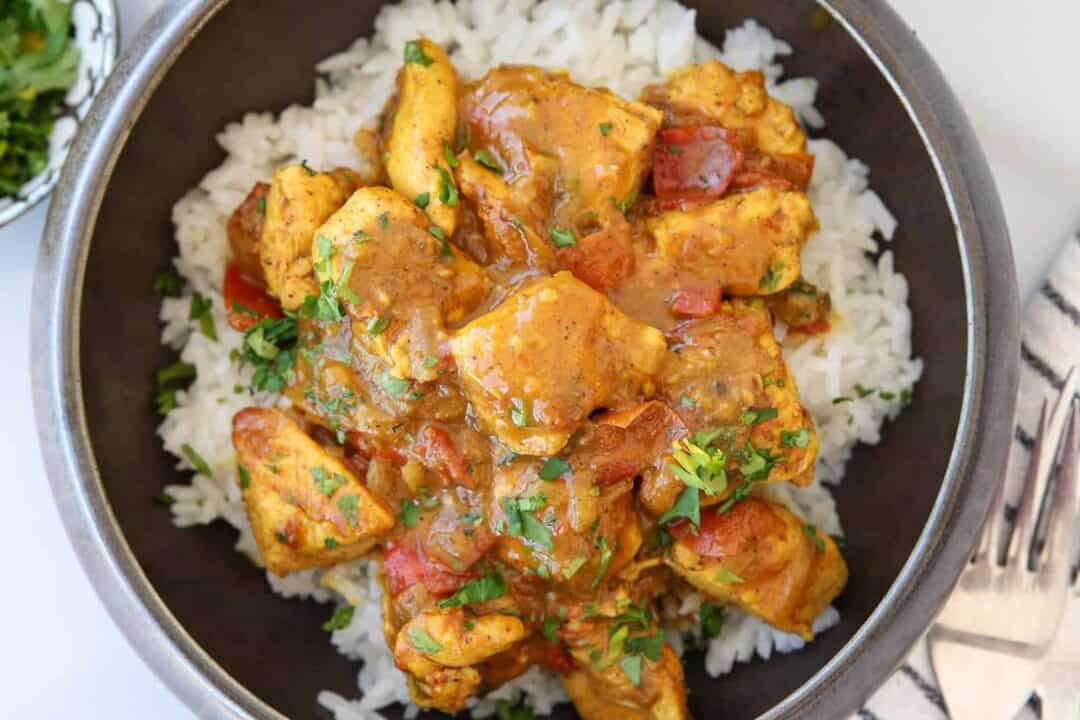 Quick and Easy Chicken Curry Recipe - The Cooking Foodie