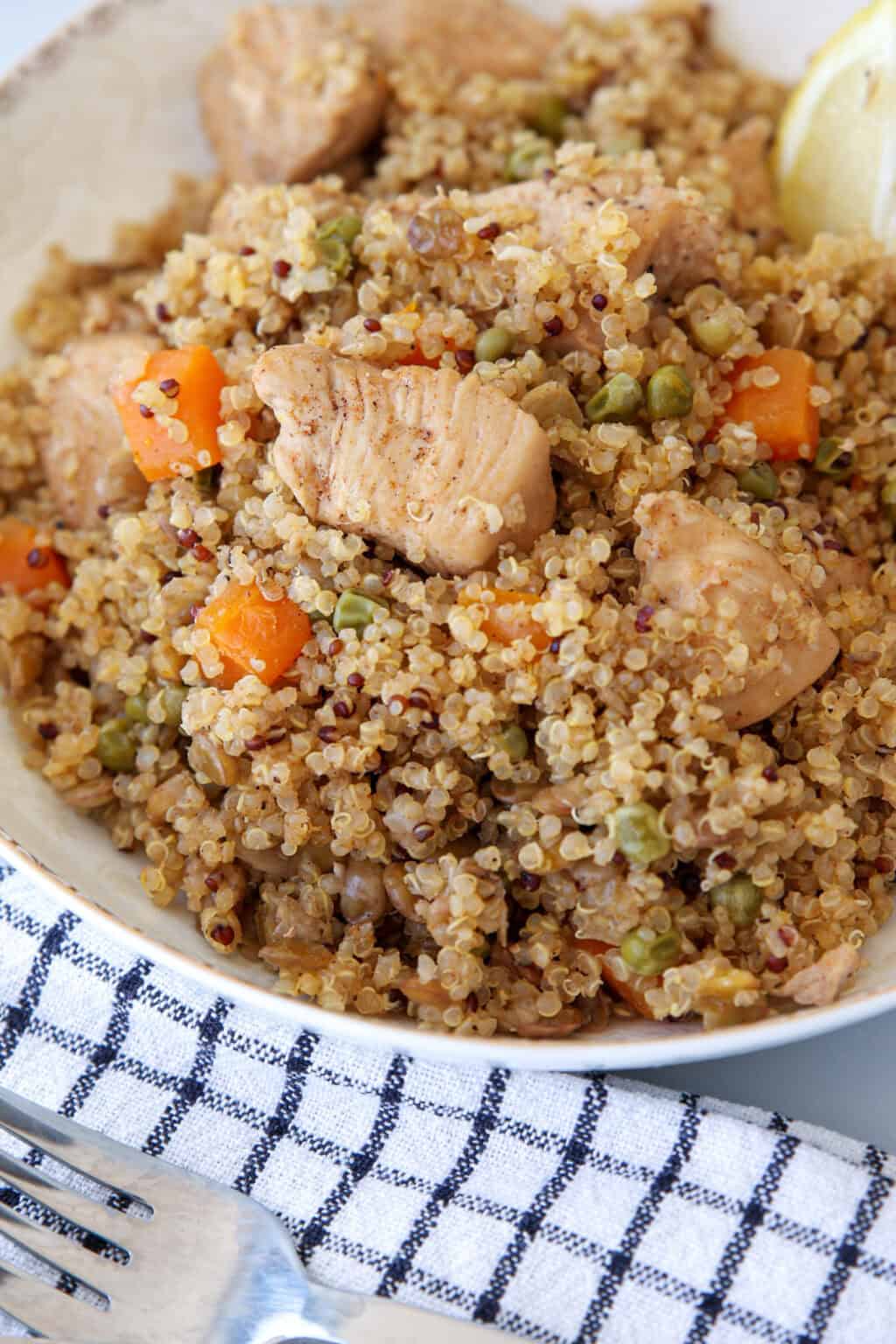 Easy One Pot Chicken Quinoa (High Protein & Meal Prep Friendly) - The ...