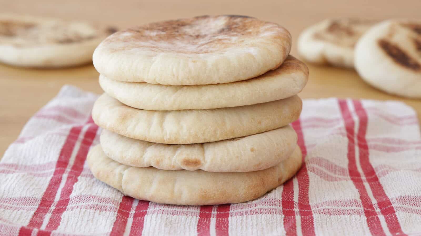 Fluffy Homemade Pita Bread (3 Easy Cooking Methods) - The Cooking Foodie