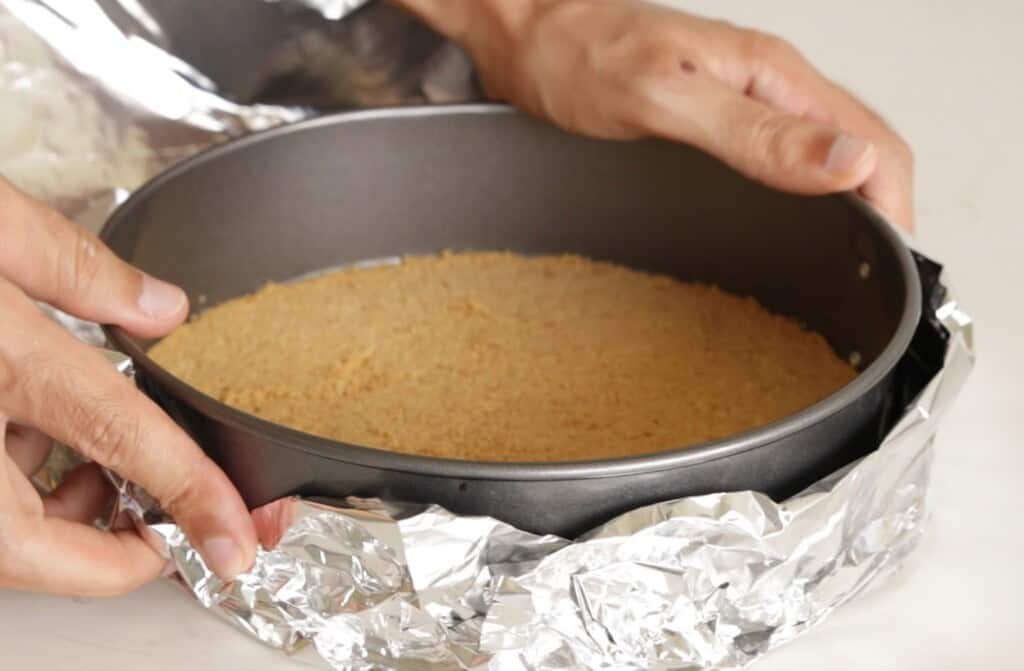 How (& Why) to Make a Water Bath for Cheesecake - The Cooking Foodie