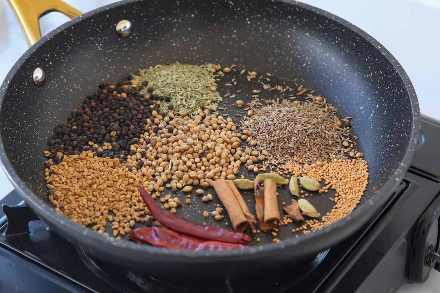 Easy Homemade Curry Powder Spice Blend - The Cooking Foodie
