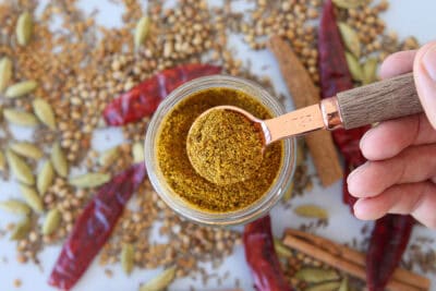 Easy Homemade Curry Powder Spice Blend - The Cooking Foodie